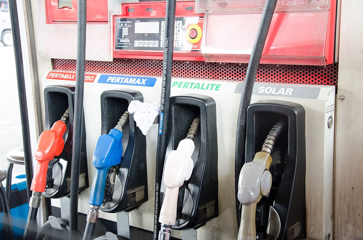 Lebih Irit Mana? Berikut 8 Perbedaan Pertamax dan Pertalite | Astra ...