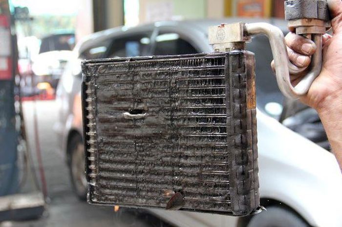 Evaporator AC Mobil: Fungsi, Penyebab Kerusakan, dan Cirinya | Astra ...